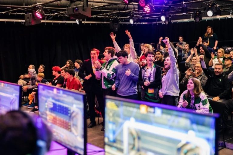 PlayVS, 아마추어 e스포츠의 새로운 지평을 열다 - Esports Insider Korea