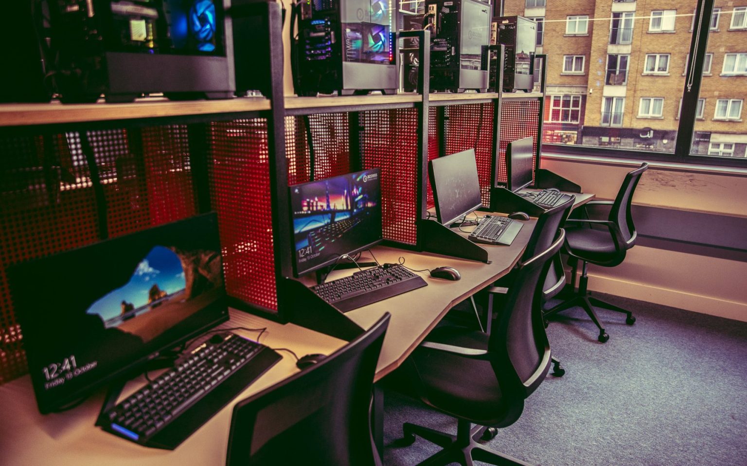 What are the different types of esports careers?