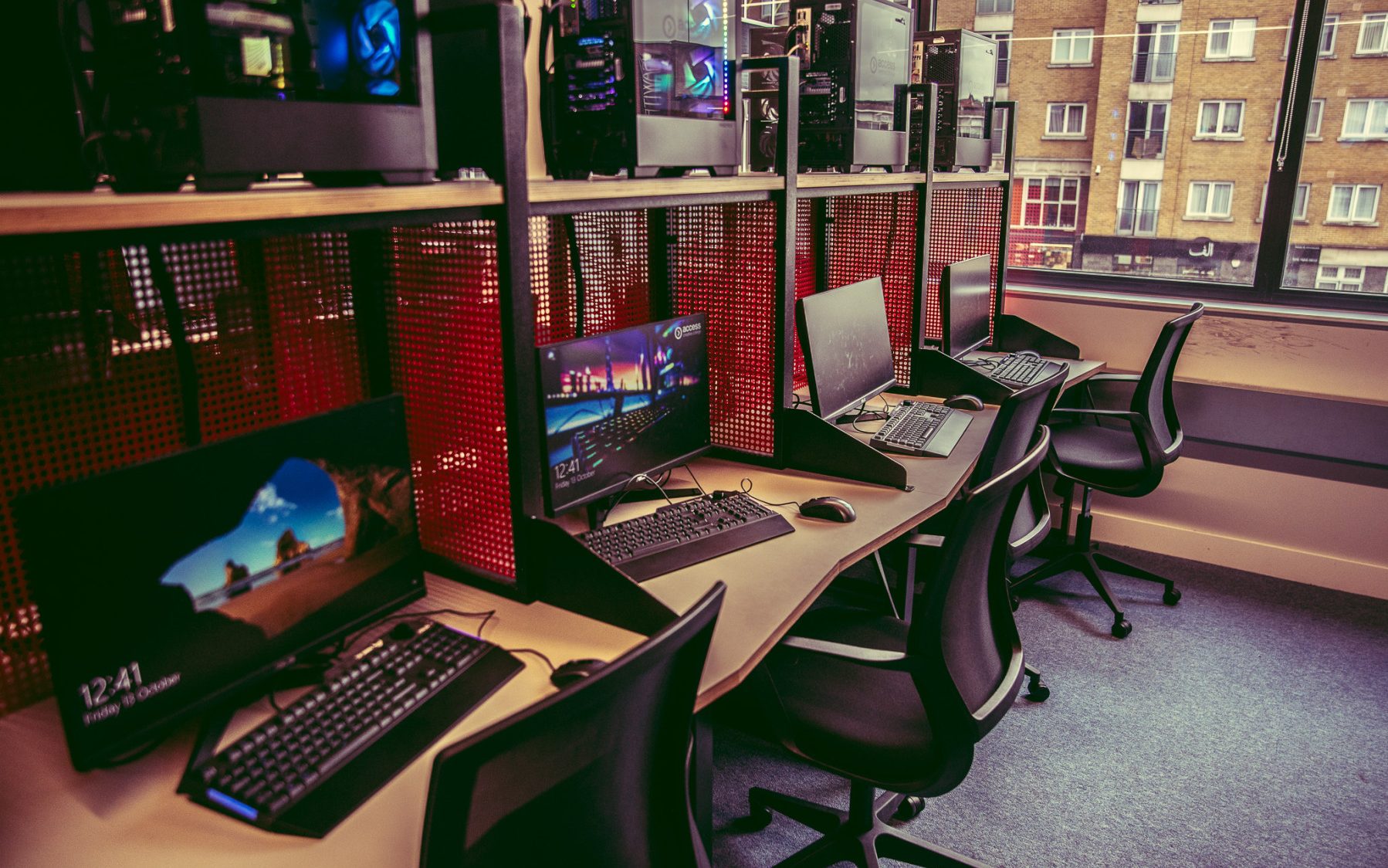 What are the different types of esports careers?