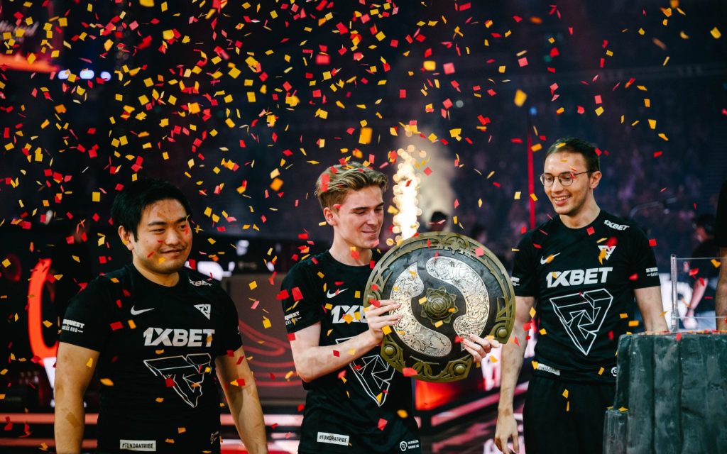 How do esports organisations make money?