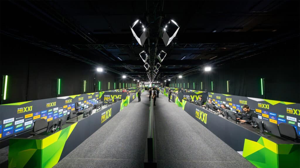 Which teams qualified for ESL Pro League Season 22?