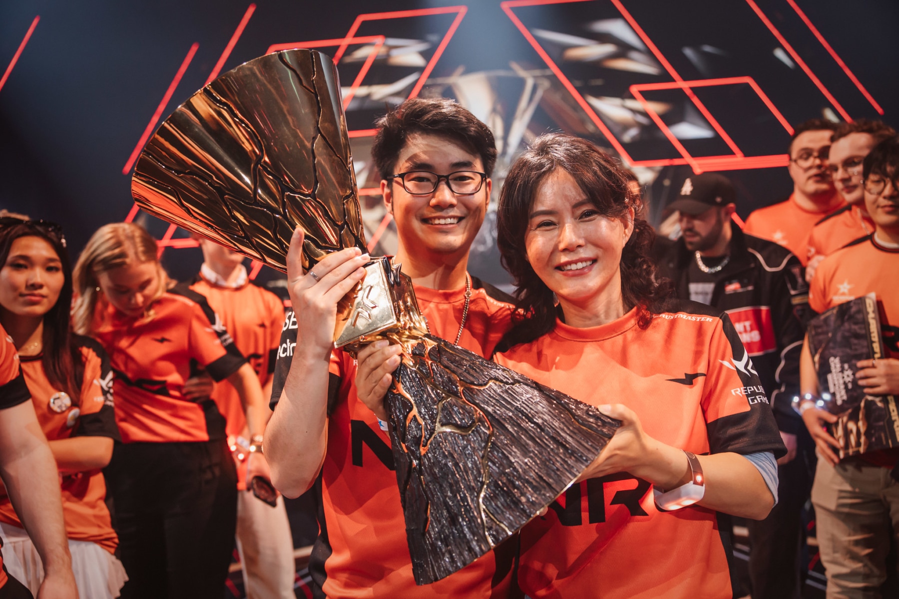 Apex Legends unveils new character Sparrow ahead of Season 25