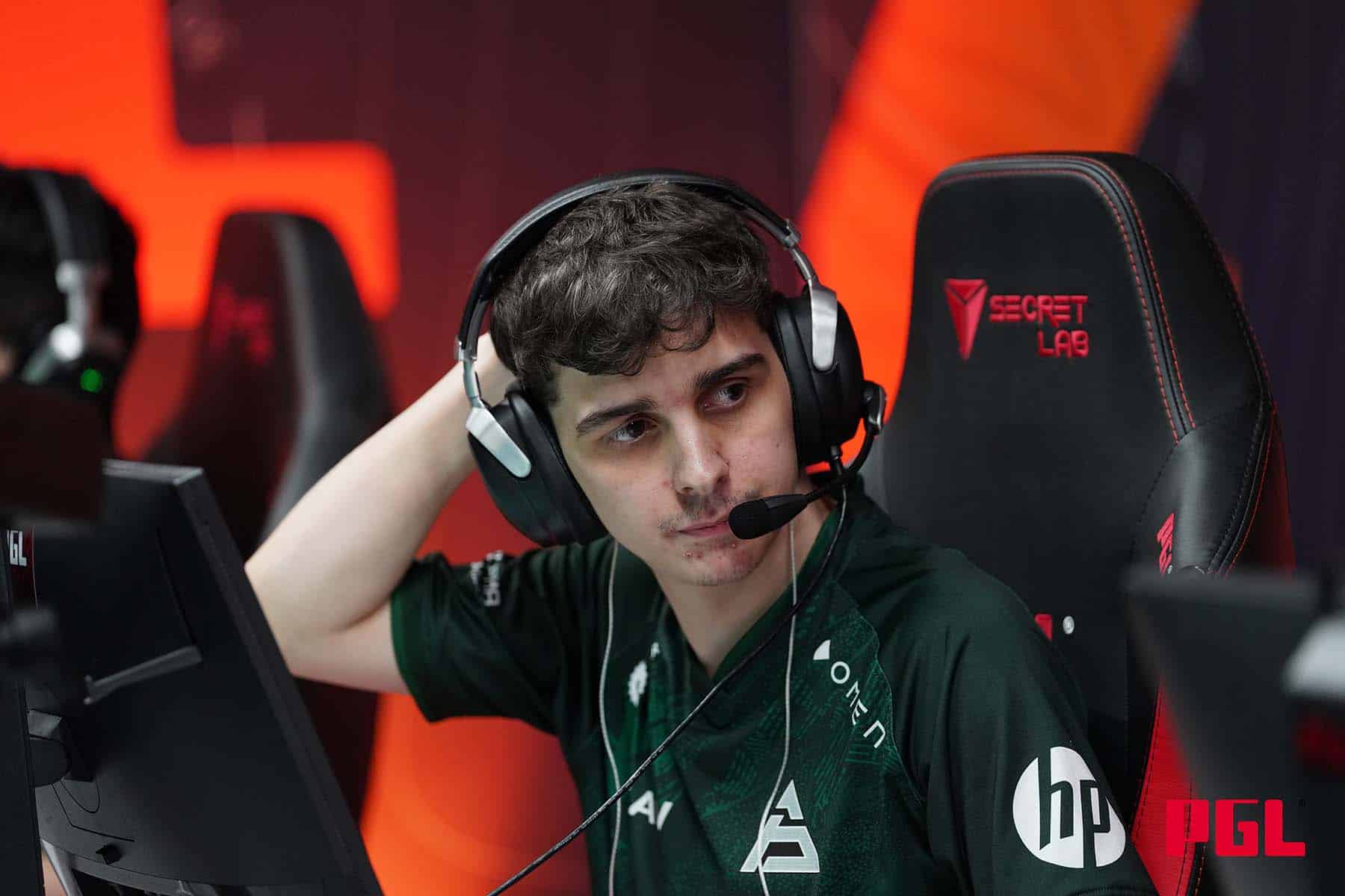 Best CS2 crosshair settings in 2026: Play like the Counter-Strike pros